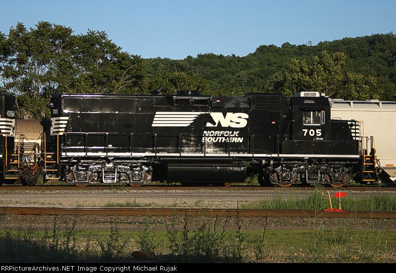 NS 705